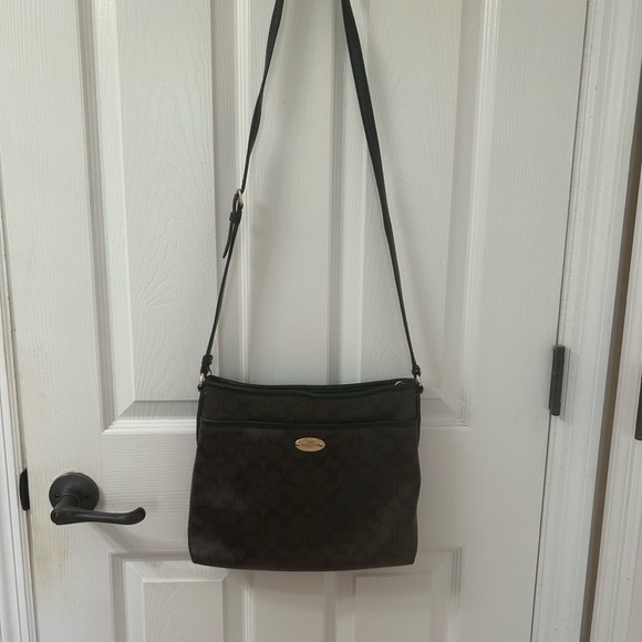 Coach | Bags | Coach Brown And Black Crossbody Bag With Quilted Texture ...